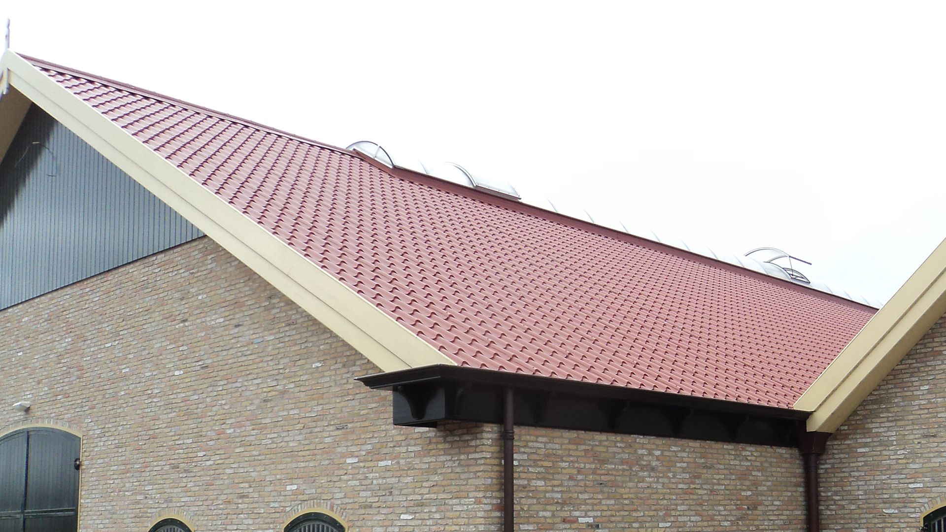 Dakpan sandwichpanelen kopen? Bestel online!! | Huisman Gemert